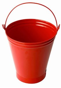 Balde metálico rojo para arena